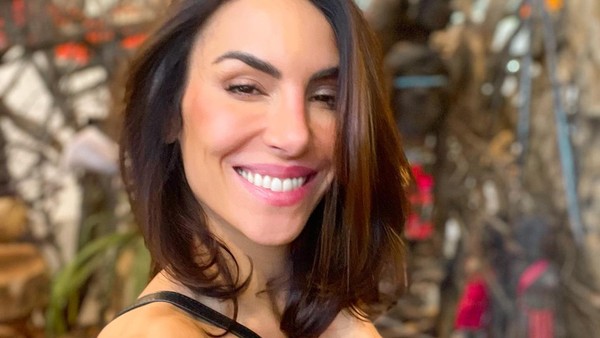 Mel Fronckowiak abre álbum de fotos de passeio em São Paulo