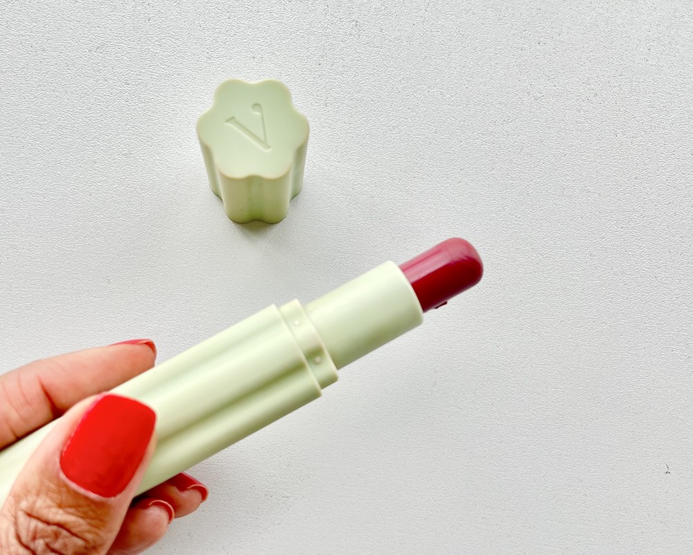 Blush roxo é a tendência de maquiagem da vez. Você usaria?