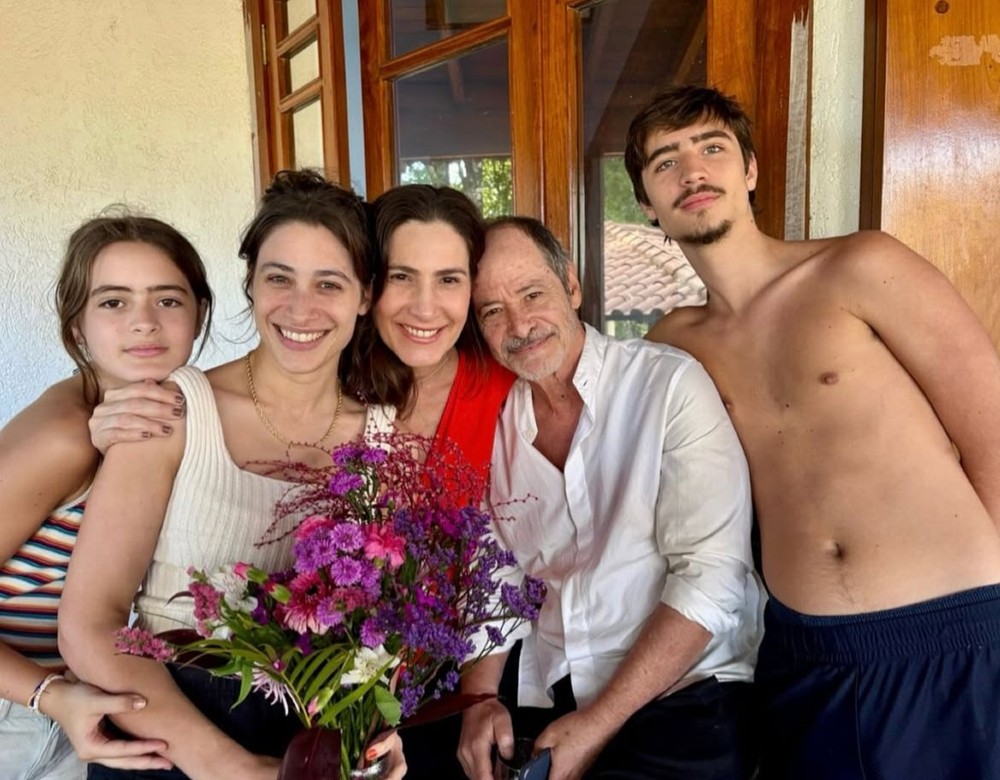 Luisa Arraes celebra aniversário de 32 anos e posa com Chico Chico