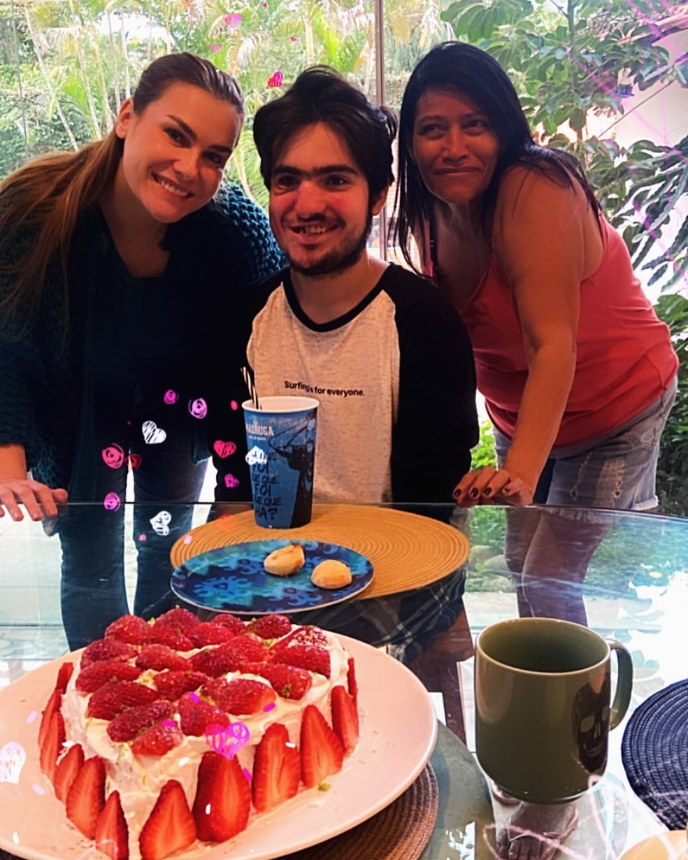 Bel Kutner publica cliques raros do filho durante celebração em família ...