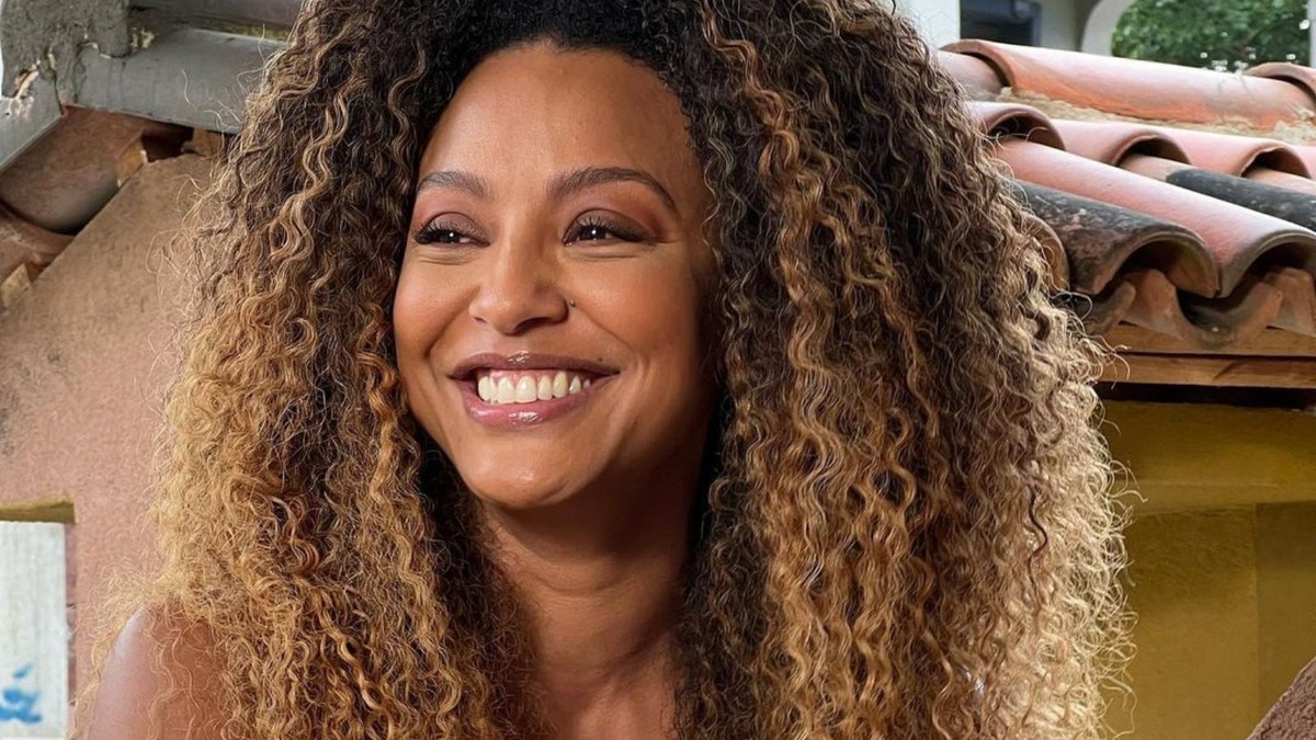 Sheron Menezzes revela que tinha medo de cantar na novela: 'Vergonha'