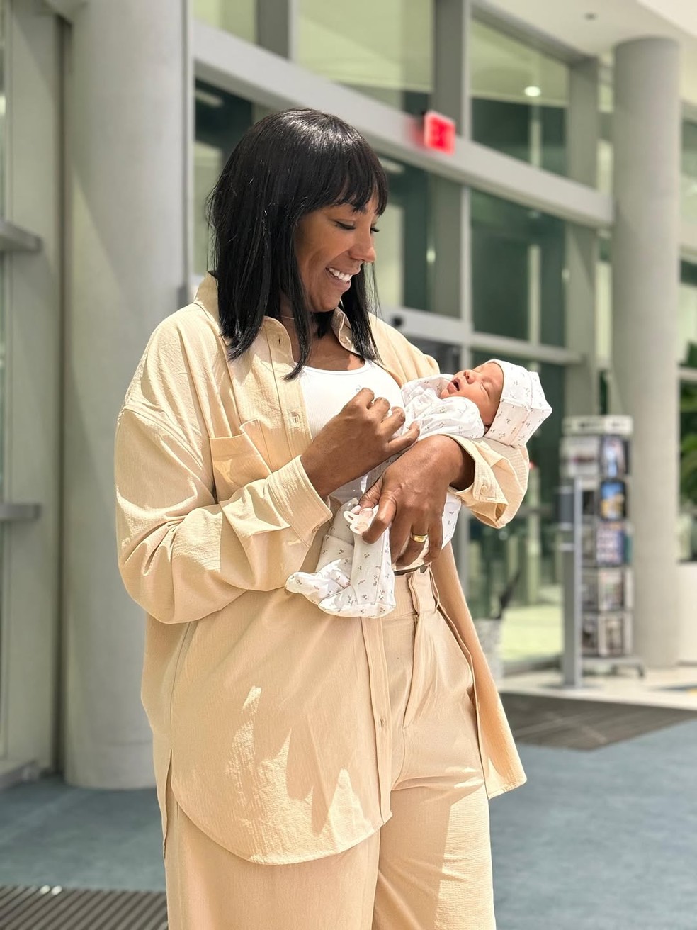 Mãe de Ludmilla, Silvana Oliveira comemora um mês da neta, Zuri ...