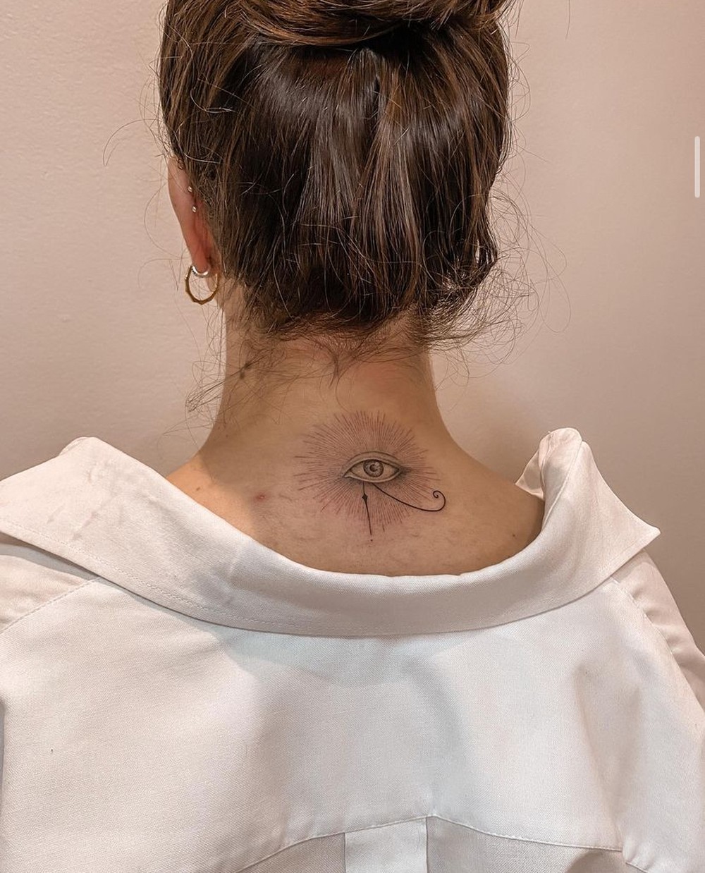 Tatuagens femininas no pescoço: veja 50 modelos lindos para inspirar ...