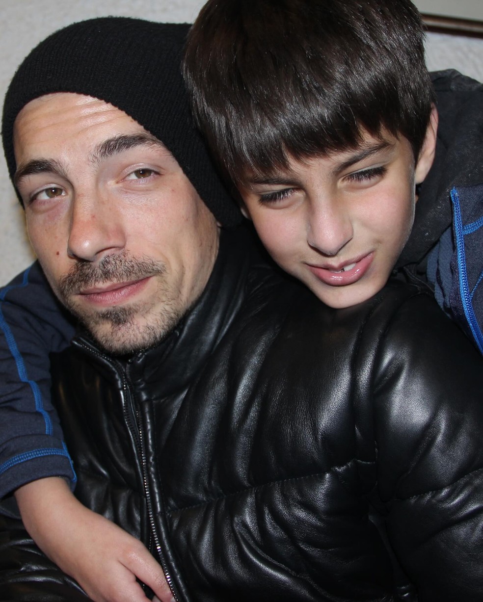 Isabeli Fontana publica fotos raras do filho com Henri Castelli ...