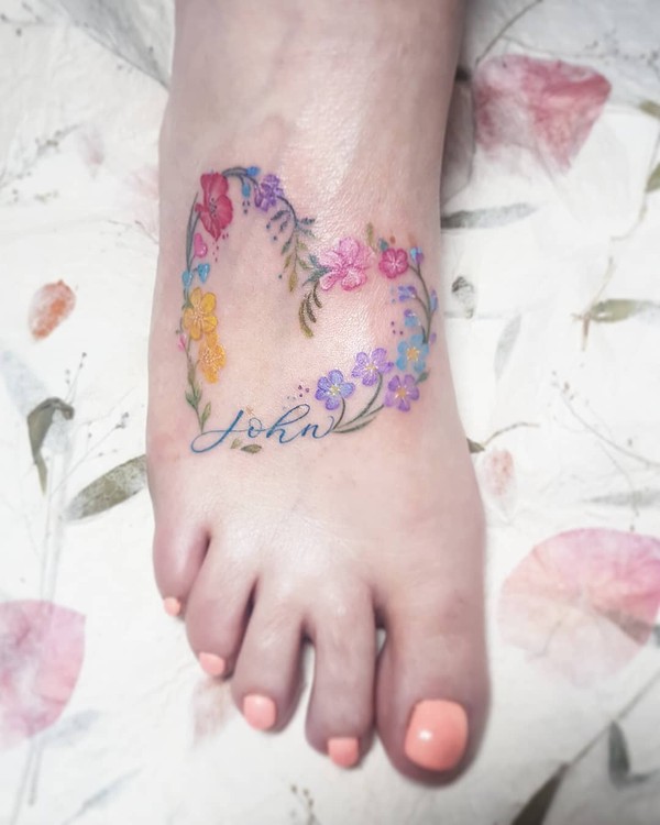 Tatuagem no pé feminina: inspirações delicadas e até minimalistas para ...