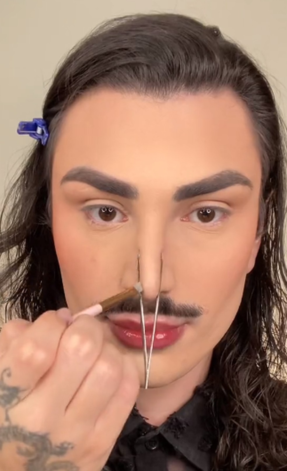 Truques bizarros de beleza do TikTok que surpreendentemente dão certo