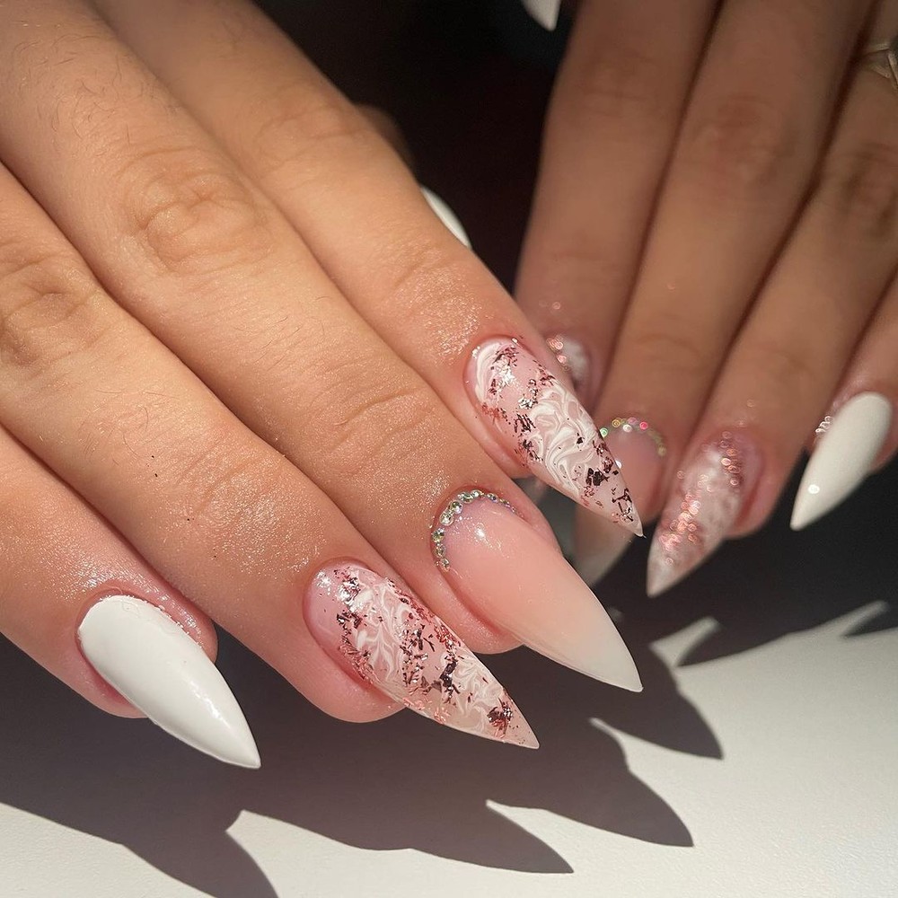 Unhas decoradas stiletto: 20 estilos para inspirar a sua manicure