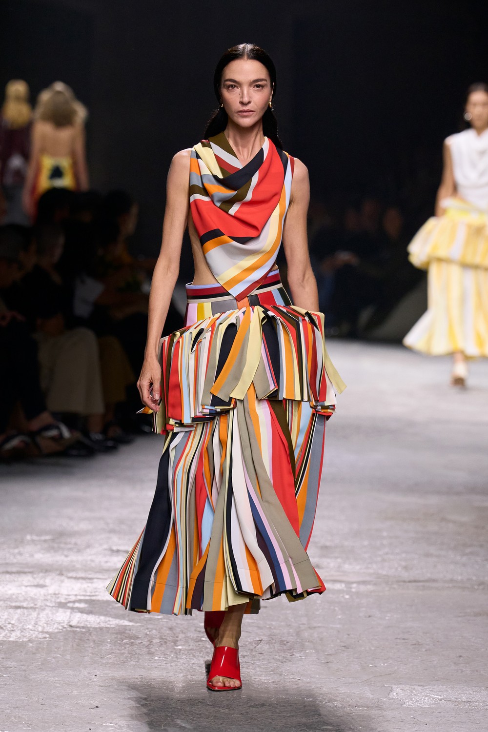 Bottega Veneta promove um desfile de gente grande com a alma de criança ...