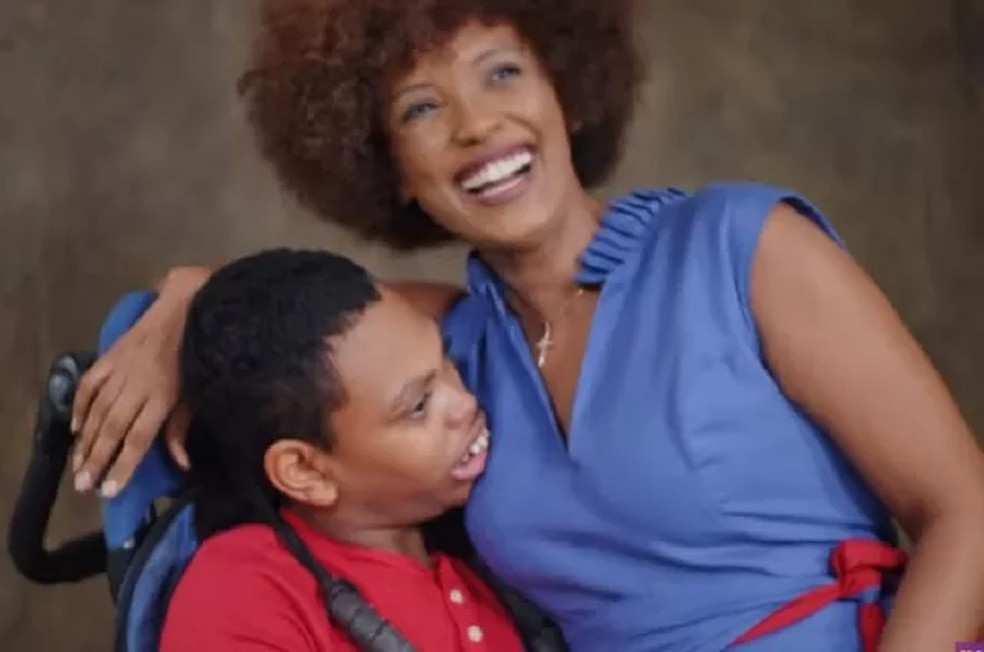 Isabel Fillardis comemora os 22 anos do filho, Jamal: 'Mudou minha rota ...