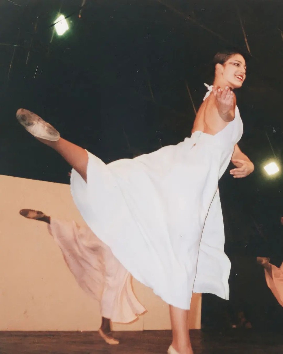 Sheila Mello lembra fotos antigas e fã brinca: 'A Brenda é você criança'