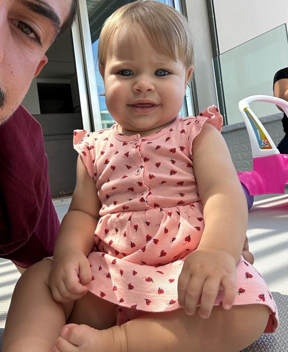 Enzo Celulari encanta com novas fotos da irmã: 'Acordando com Chiara'