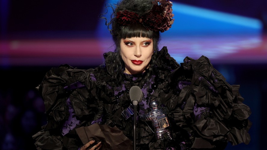 Lady Gaga vence o prêmio de Artista do Ano no VMA 2025