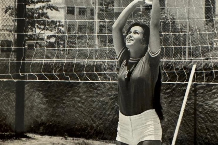 Helô Pinheiro revela ter sido impedida pela mãe de se profissionalizar ...