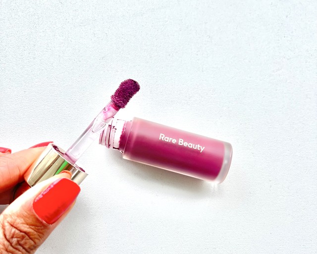 Blush roxo é a tendência de maquiagem da vez. Você usaria?