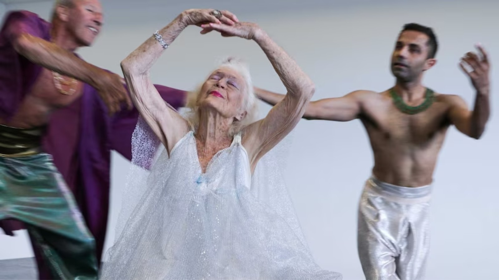 Eileen Kramer, dançarina e coreógrafa pioneira, morre aos 110 anos ...