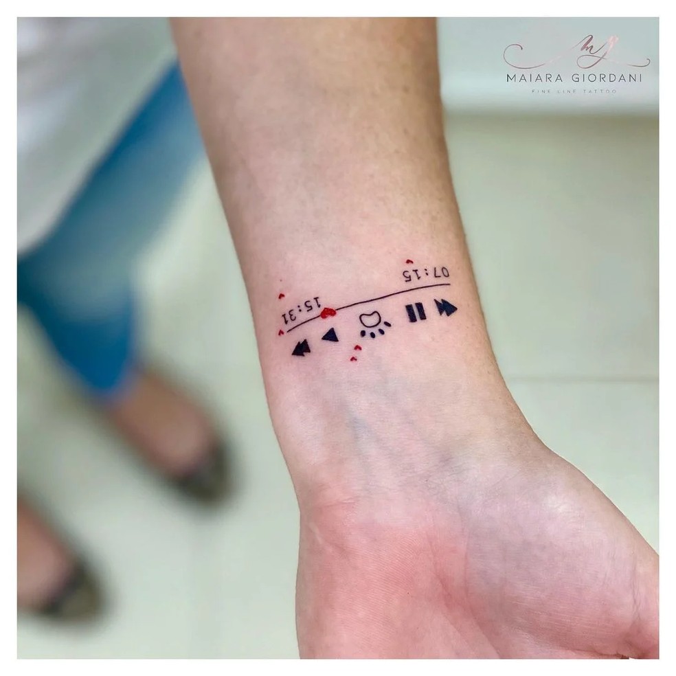 Tatuagem feminina no pulso: ideias incríveis para fazer uma tattoo no pulso