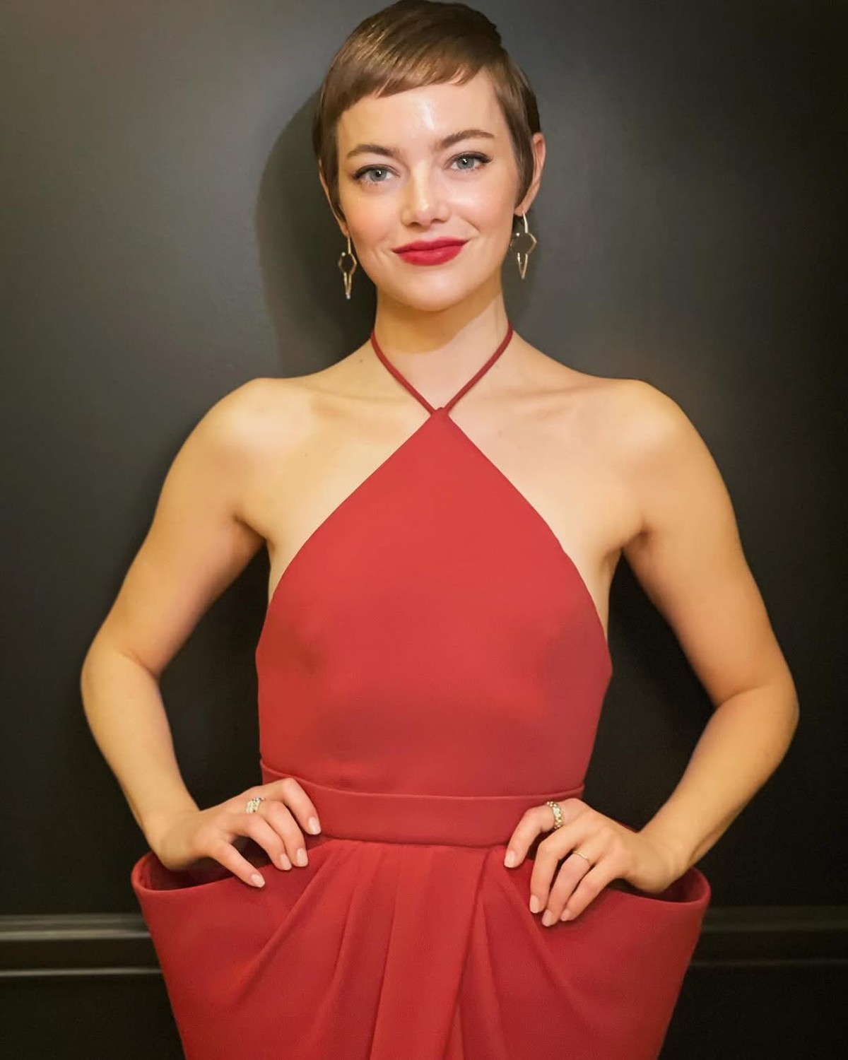 O cabelo curto de Emma Stone: desvende o corte e possibilidades de ...