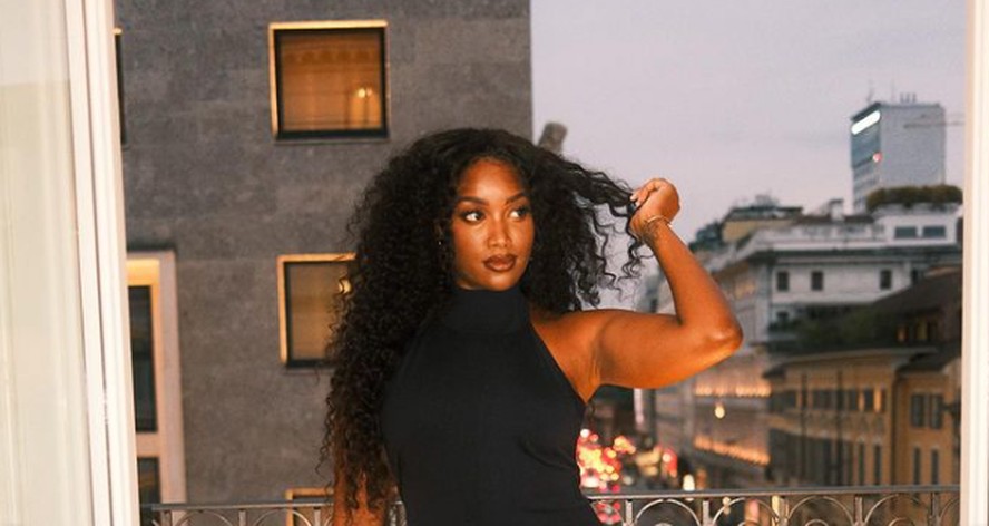 Iza arranca suspiros de fãs ao postar fotos na web: 'Perfeita'