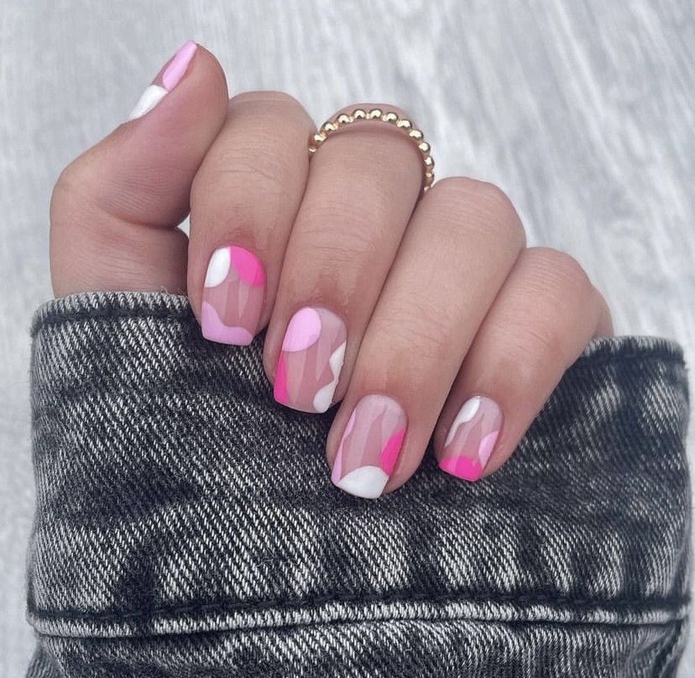 Unhas decoradas rosa: 24 fotos e estilos para fazer sucesso em 2024