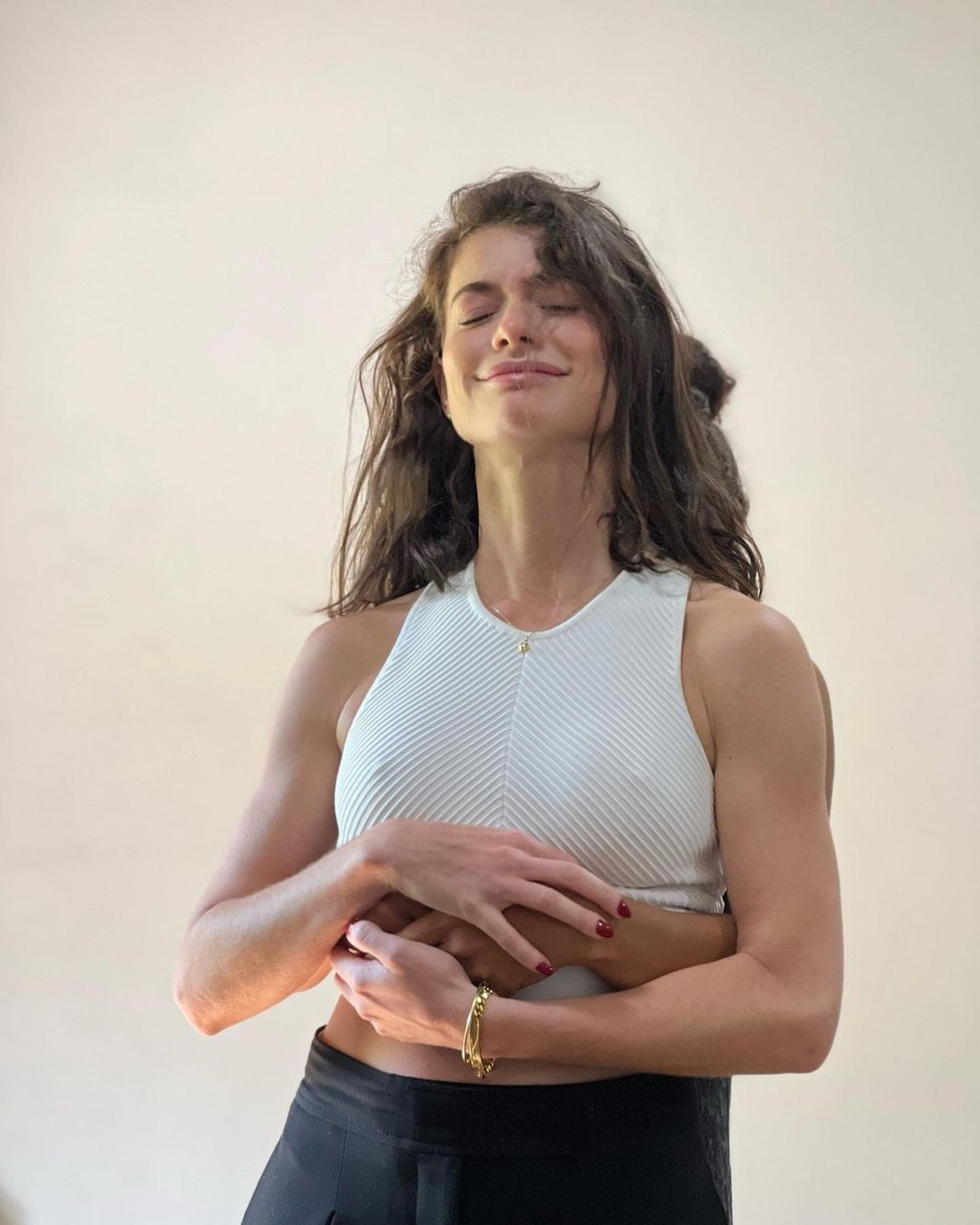 Alinne Moraes mostra bastidores de preparação de novela 'Guerreiros do Sol'