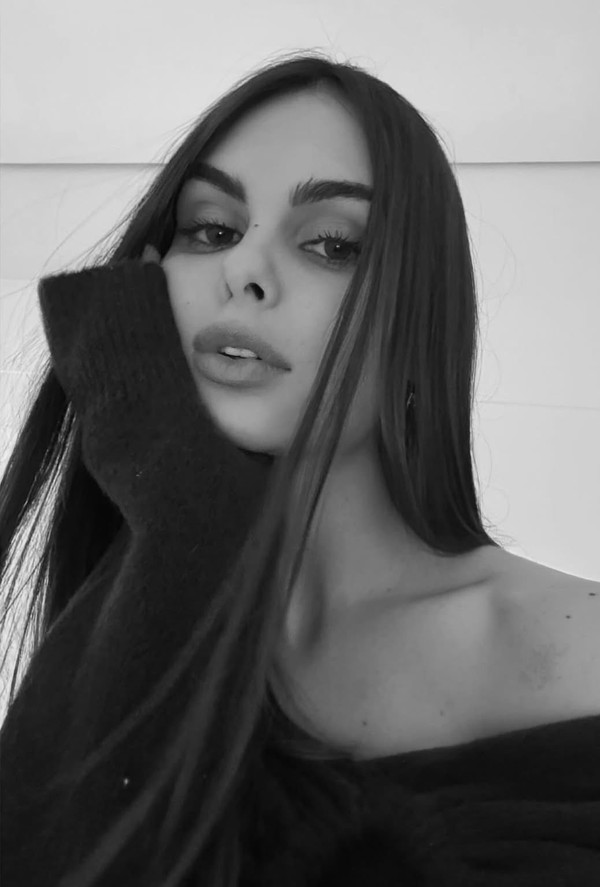 Amanda Kimberlly compila momentos do mês e fãs elogiam clique no ...