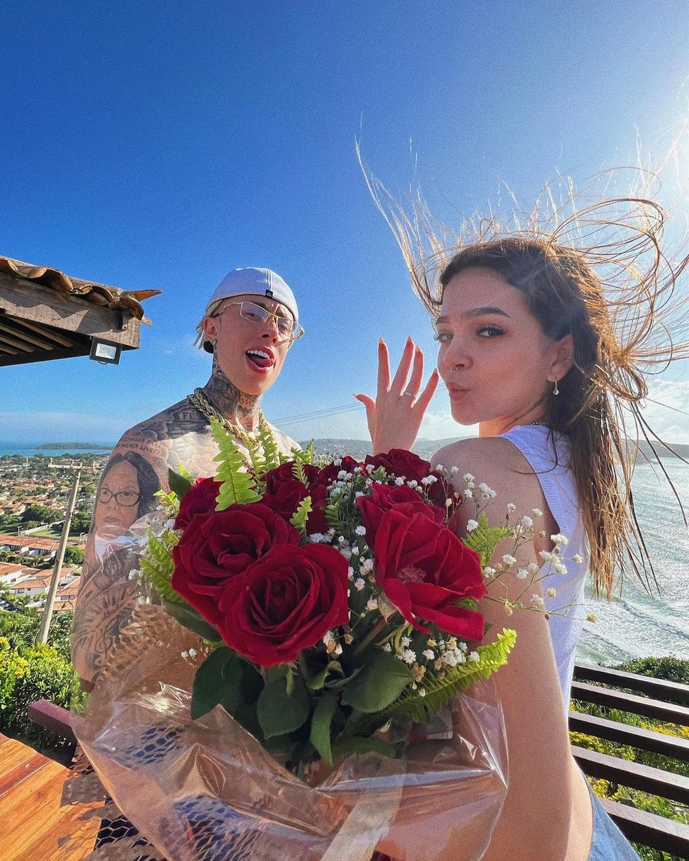 Mel Maia e MC Daniel assumem namoro na web: 'O inamorável está namorando'