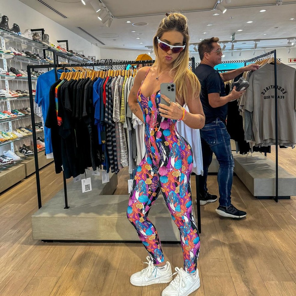 Look de Virginia em viagem a África do Sul gera debate: 'Gosto é gosto'