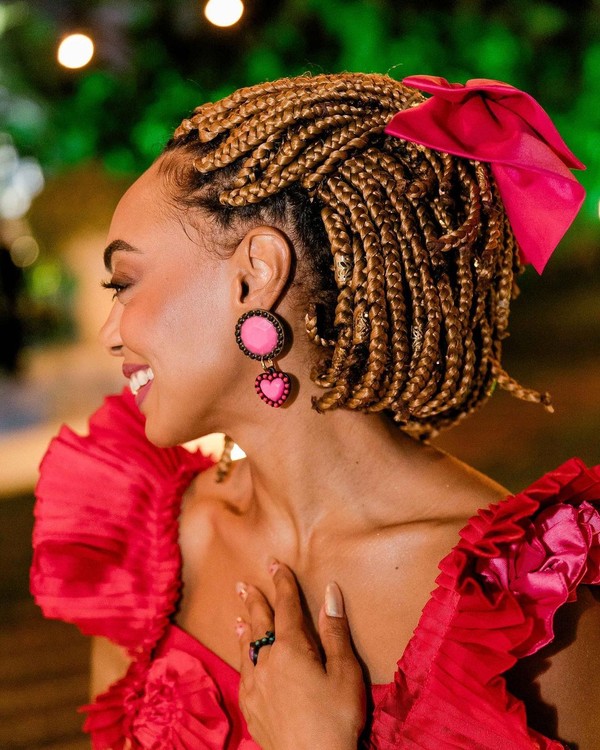 Meio preso, em detalhe, de lado: 16 maneiras de usar laços no cabelo ...