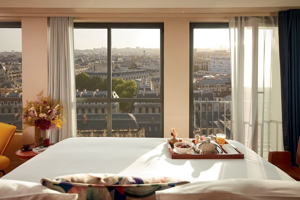 À margem do Sena, hotel com vista para a Torre Eiffel é aposta para ...