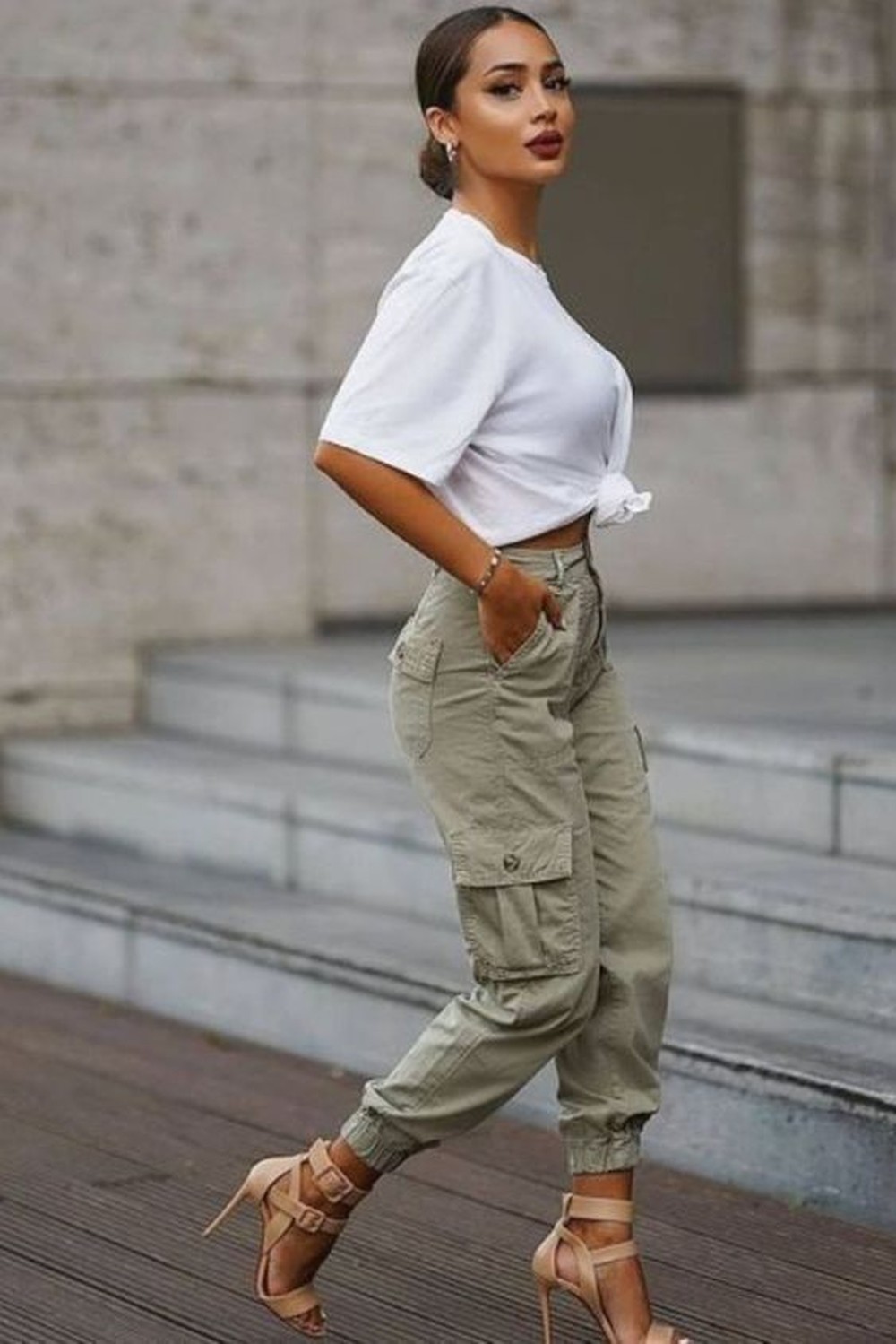 Look com calça cargo: 30 inspirações que unem conforto e estilo