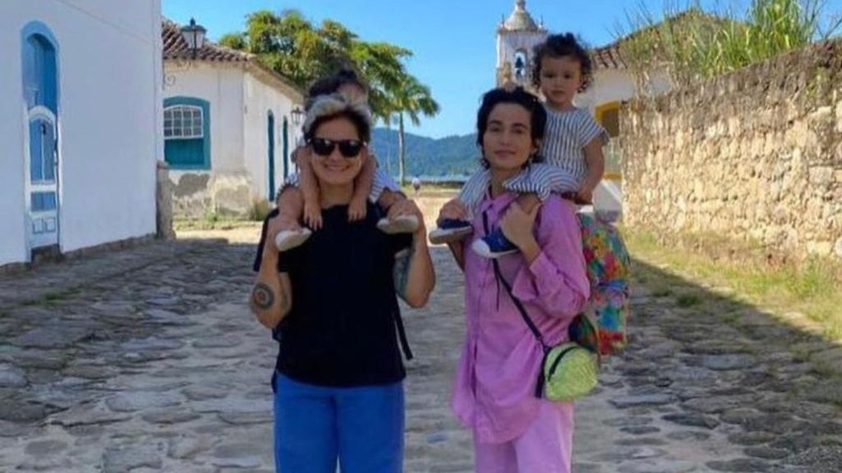 Nanda Costa faz compilado de momentos com Lan Lahn e se declara: 'Amor ...