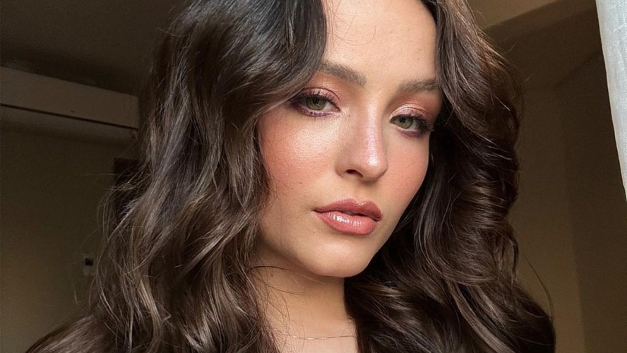 Larissa Manoela usa colar 'diferentão' da Barbie e divide opinião da ...