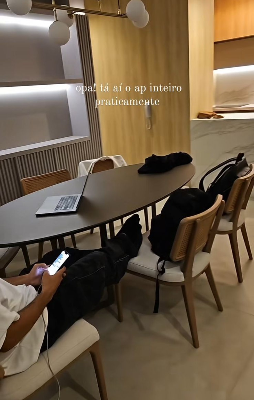 Morando sozinha pela 1ª vez, Maisa mostra dentro de novo apartamento