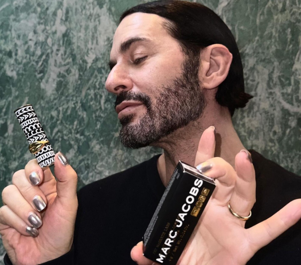 Marc Jacobs celebra 40 anos de carreira e anuncia colaboração exclusiva ...