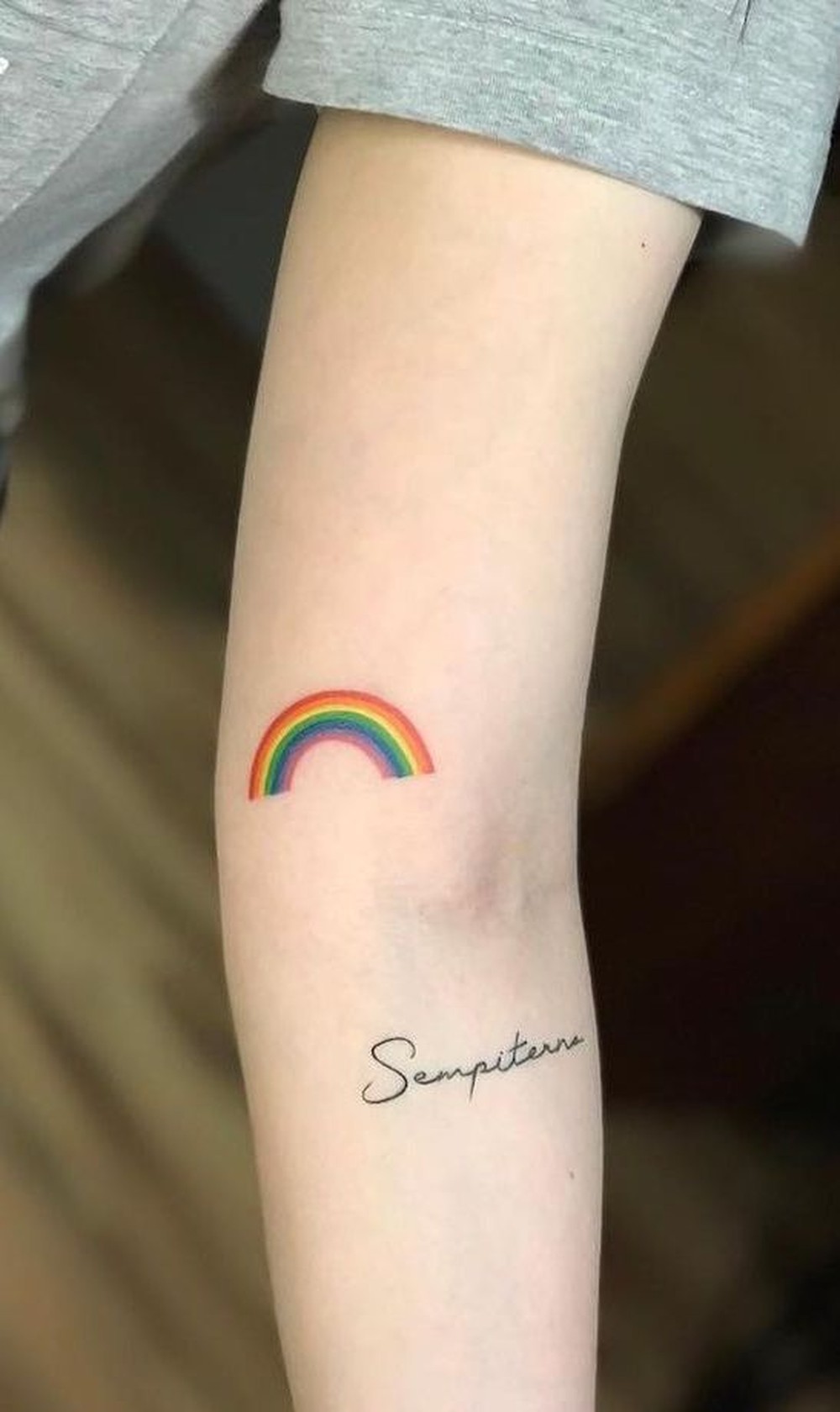Mais cor! 35 ideias de tatuagem colorida feminina para se inspirar