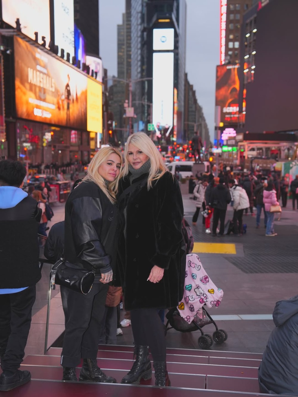 Monique Evans curte viagem romântica à Nova York com sua mulher, Cacá ...