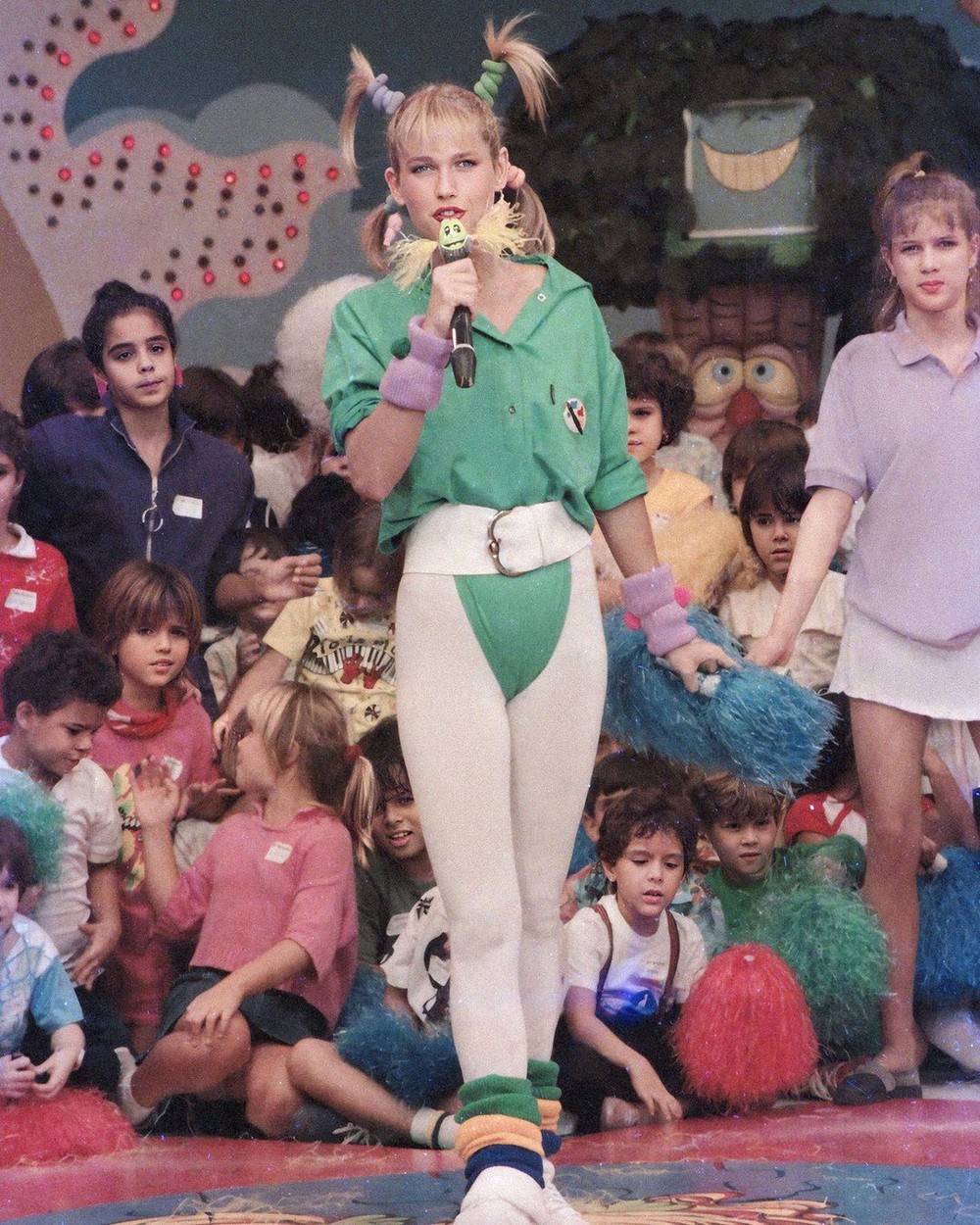 Xuxa comemora 38 anos da estreia do seu programa na Globo com fotos ...