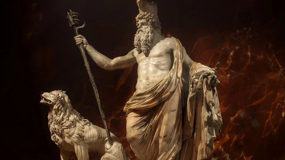 Plutão na Astrologia: como os signos vivem o renascimento em meio à crise?