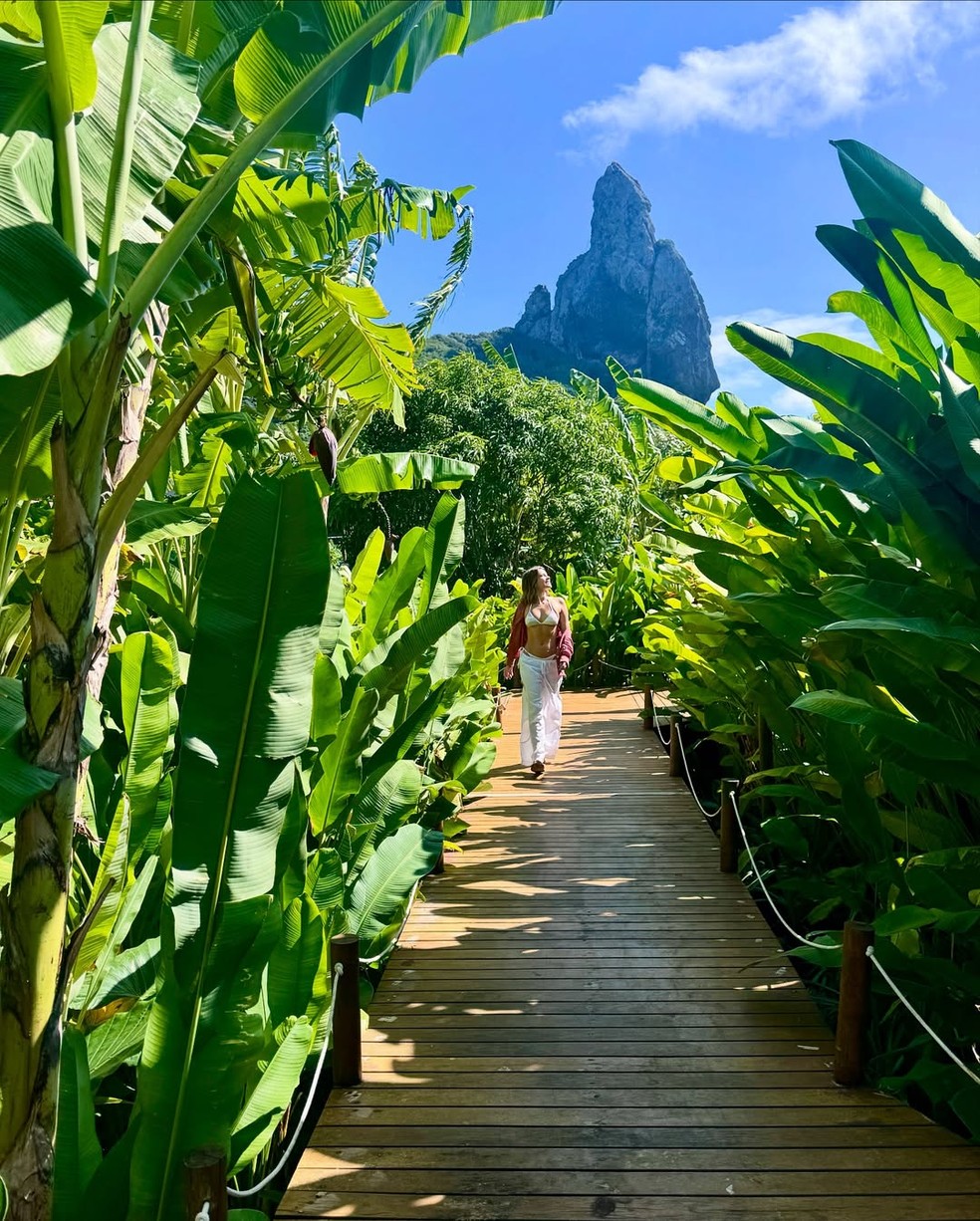 Isabella Santoni abre álbum com marido e enteada em Fernando de Noronha ...