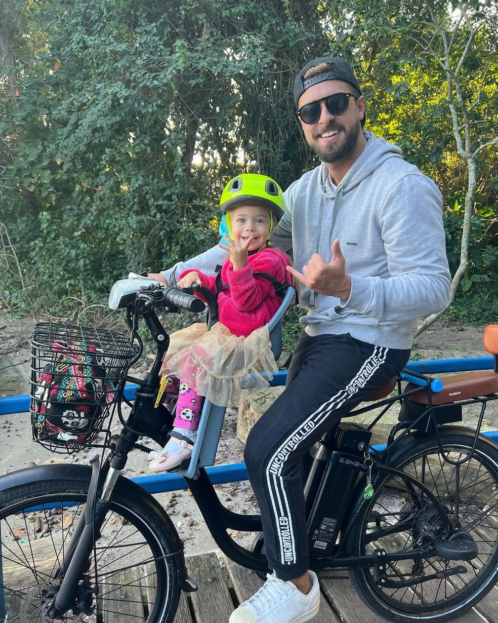 Ex-ator mirim, Eike Duarte mostra reação da filha ao vê-lo dançando com ...