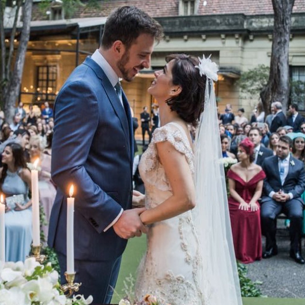 Sabrina Petraglia se declara para o marido em post com fotos nostálgicas