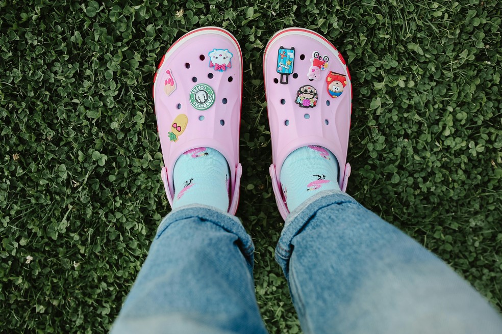 Crocs feminino: 6 opções estilosas para quem ama conforto