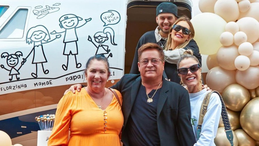 Após Zé Felipe ganhar jato de presente, Poliana Rocha comenta ...