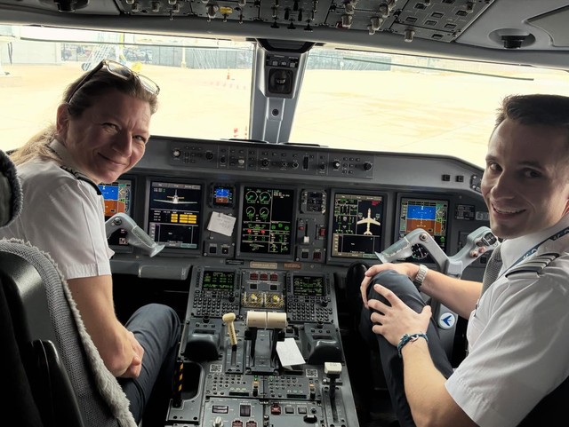 Idosa de 88 anos faz primeira viagem de avião em voo pilotado pelo neto ...