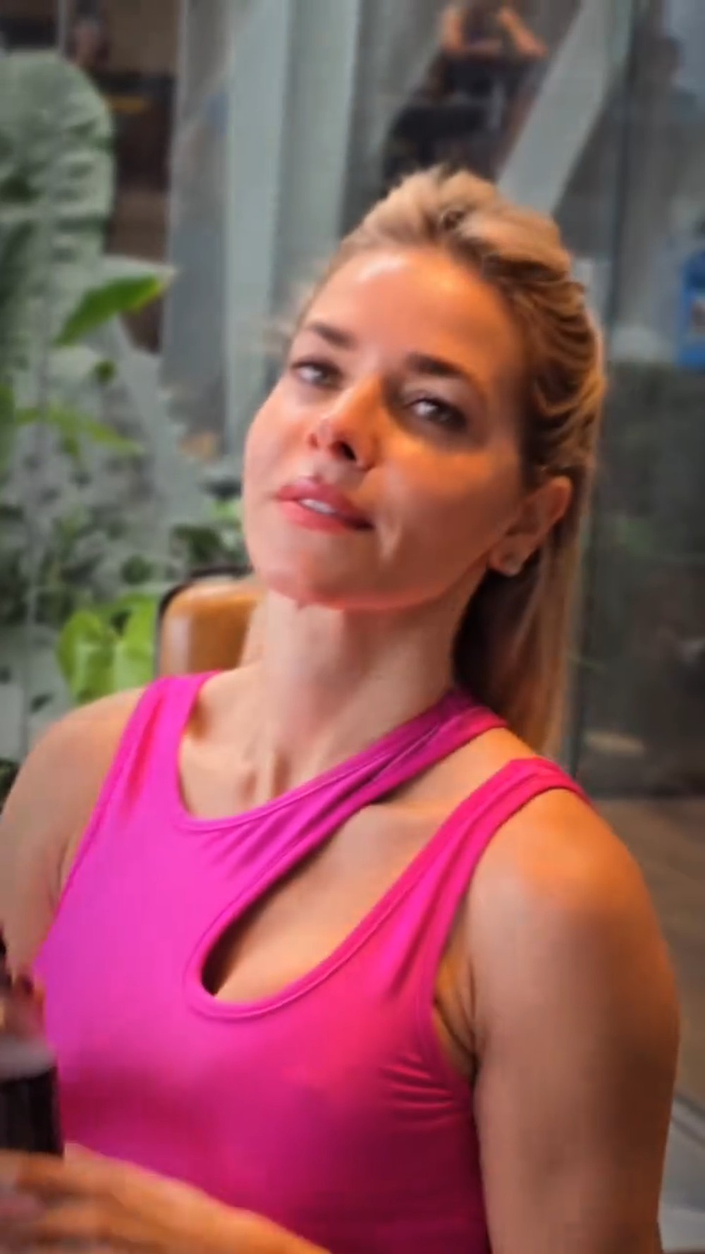 Maquiada e produzida, Monique Alfradique mostra treino pesado e manda ...