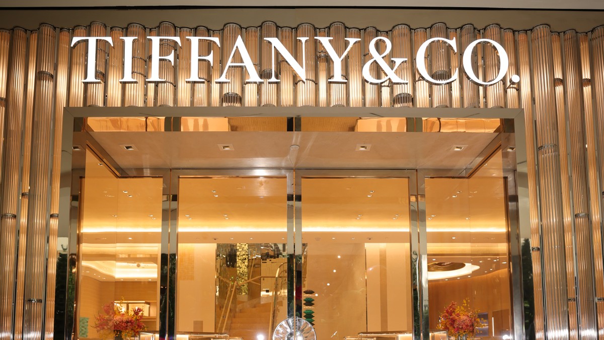A nova loja da Tiffany tem dois andares em shopping de luxo de São Paulo