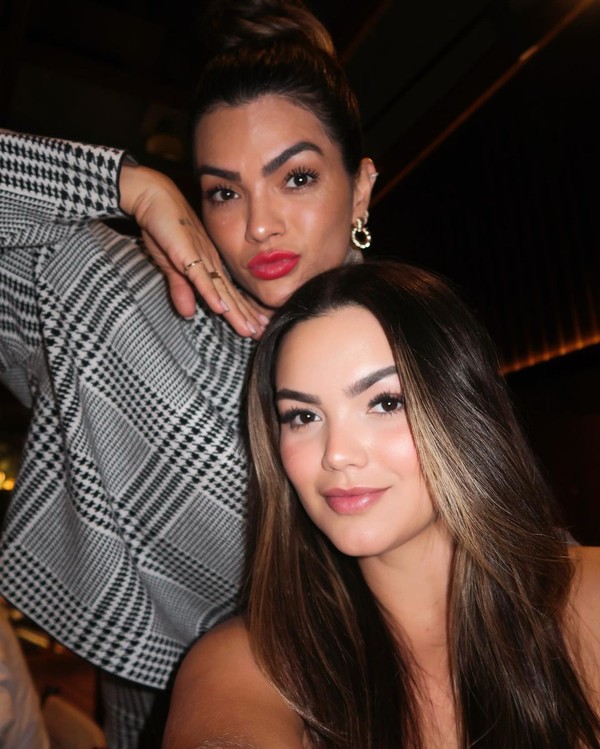 Kelly Key homenageia filha e semelhança volta a impressionar fãs: 'Gêmeas'