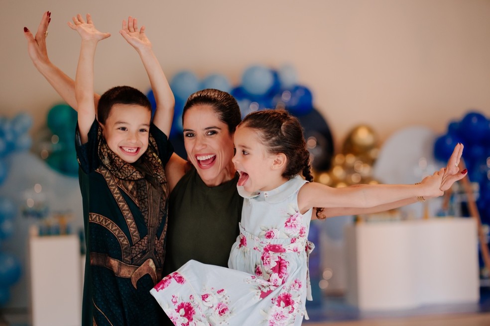 Filha de Zezé e Zilu, Camilla Camargo posa de biquíni após duas ...