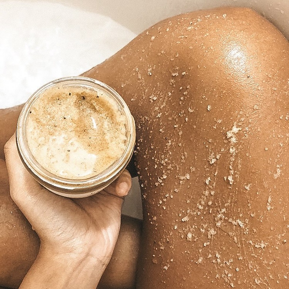 15 esfoliantes corporais energizantes para uma pele aveludada
