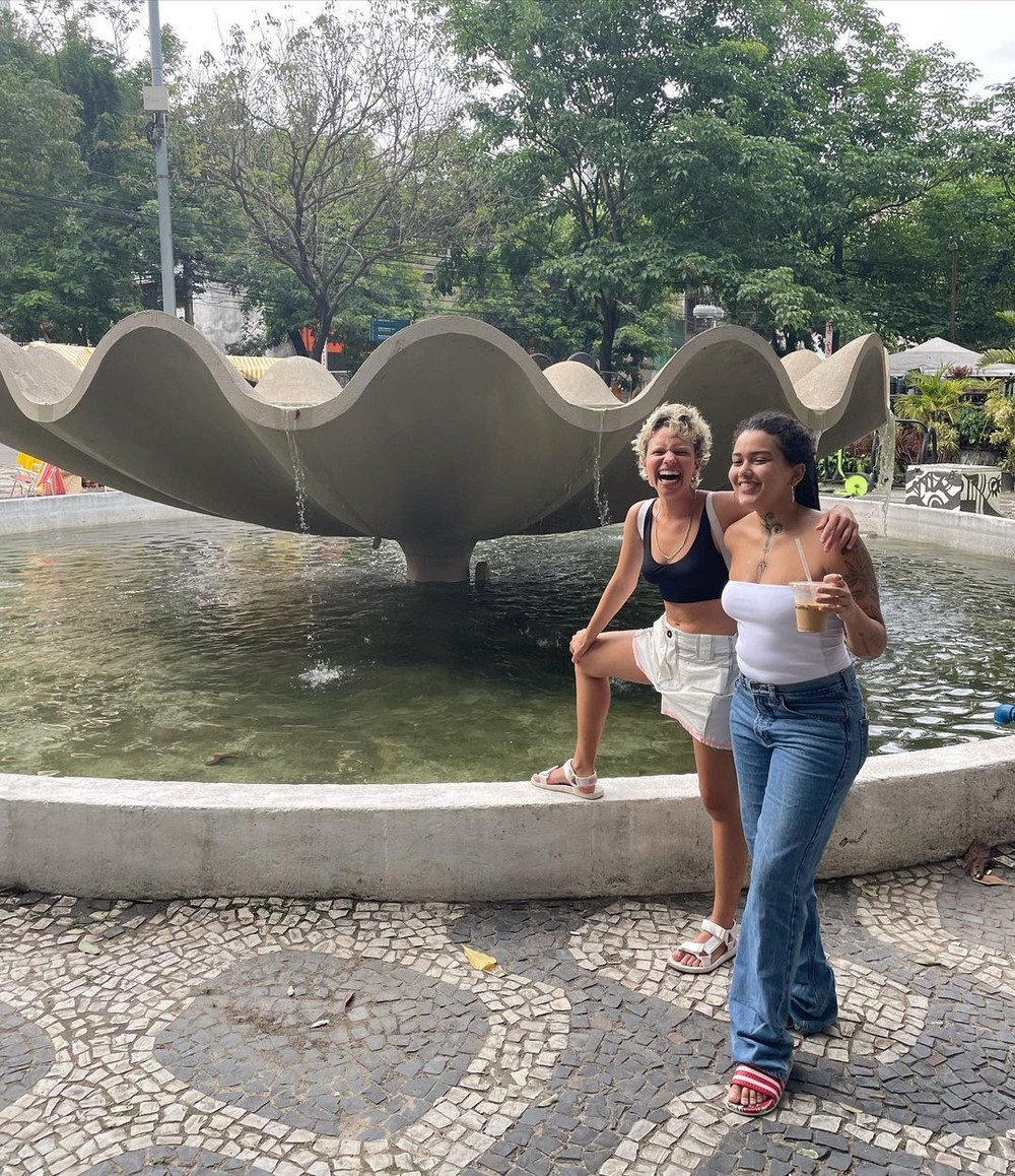 Bruna Linzmeyer compartilha álbum de fotos especial: 'Primeiro com 30 anos'
